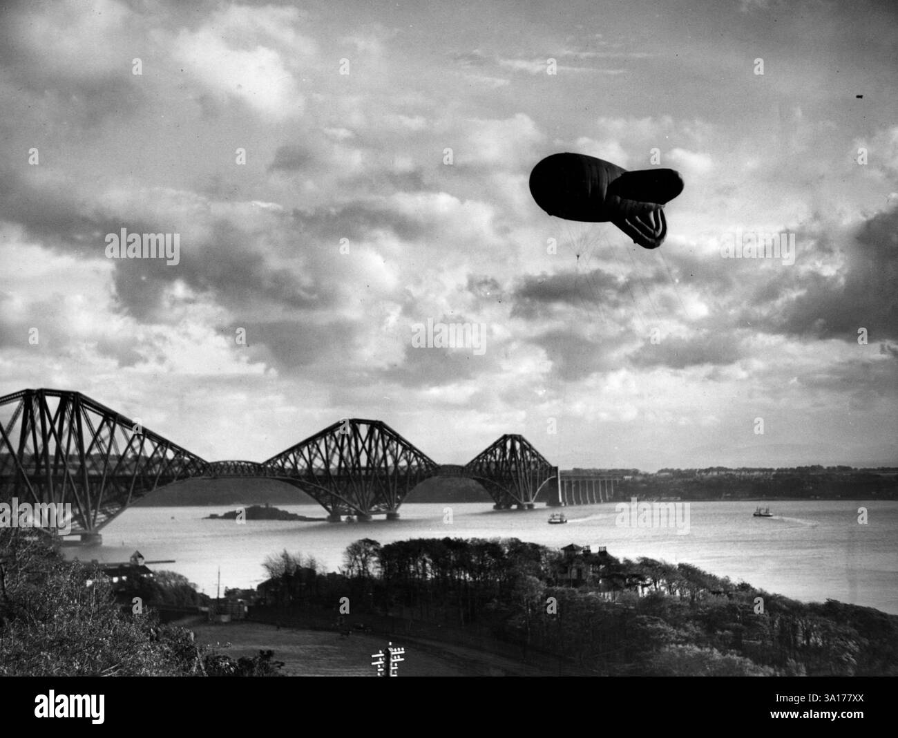 Barrage balloon hi-res stock photography and images - Alamy