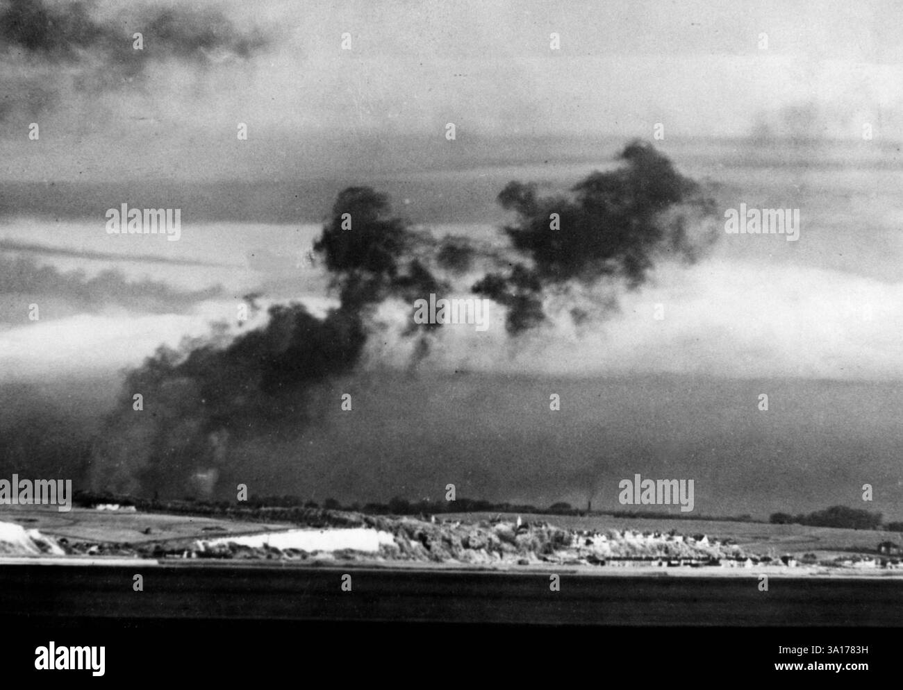 Fires recorded with a remote camera from the French coast after a ...