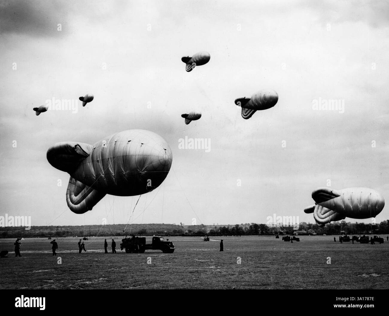 English barrage balloons during a maneuver. [automated translation ...
