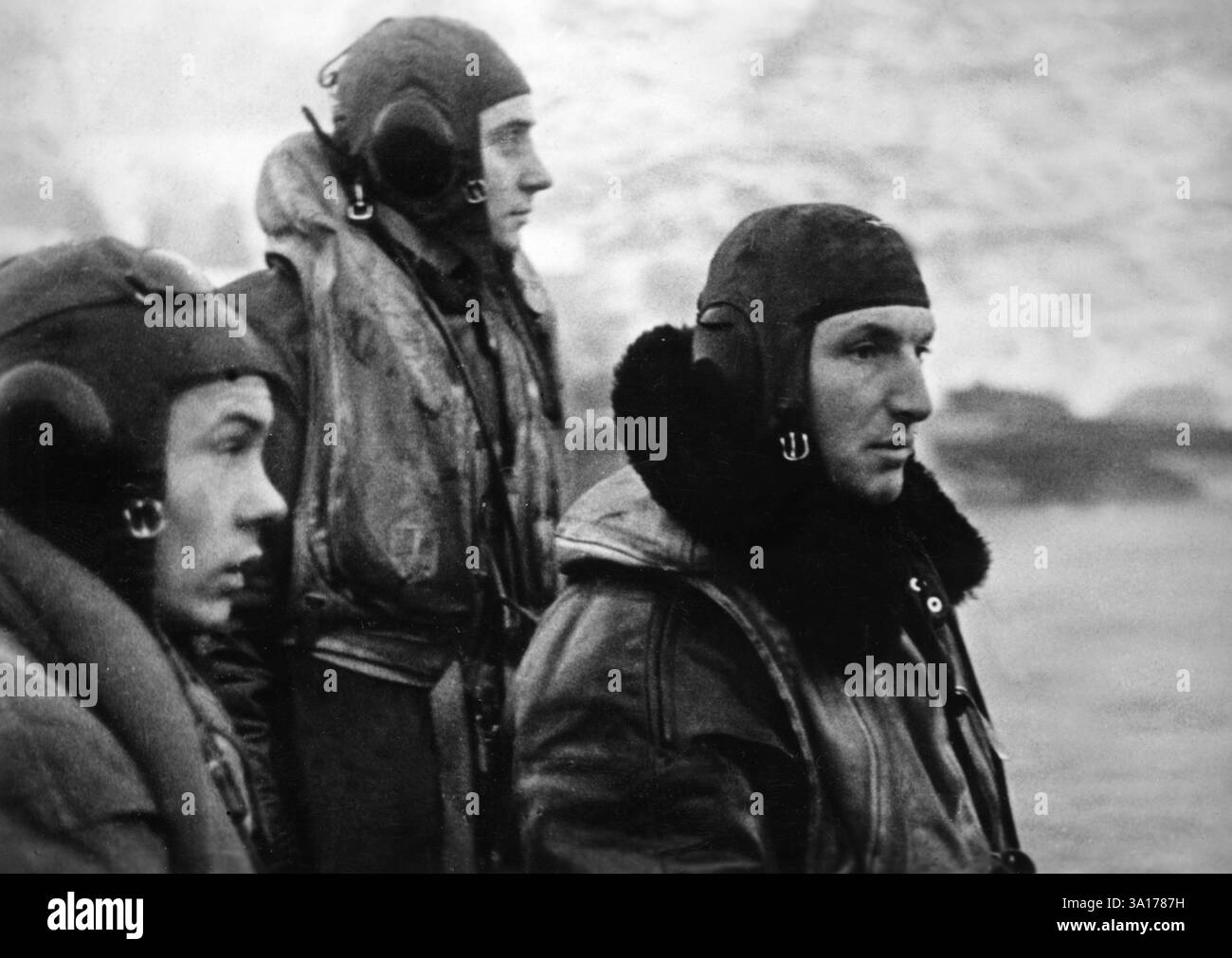 Aircrew of a long-range reconnaissance aircraft. Photo: Schackelscheid ...