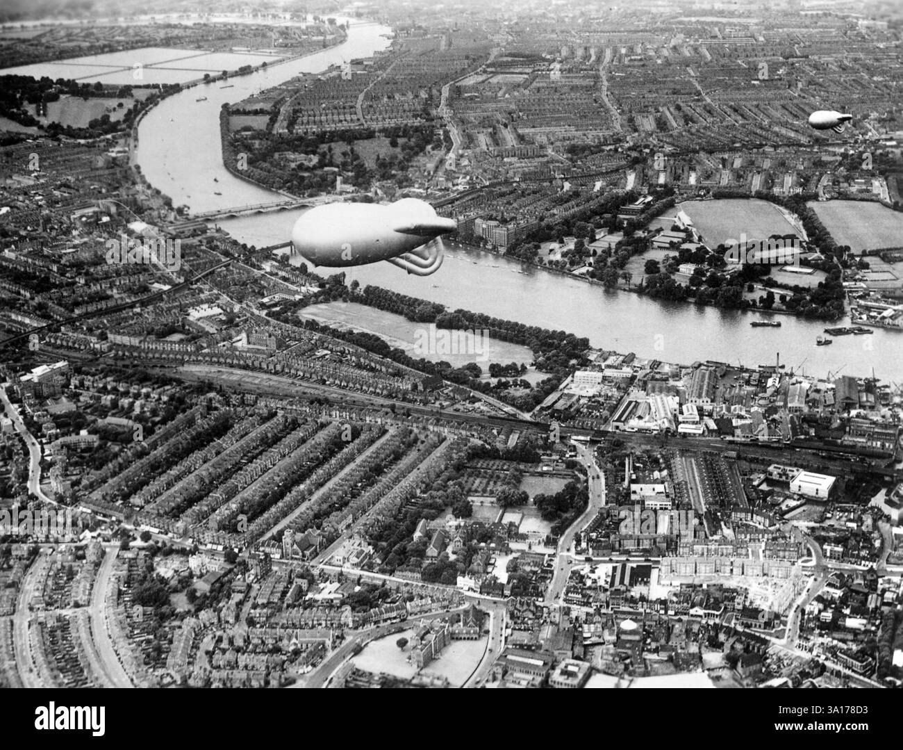 Barrage balloon hi-res stock photography and images - Alamy