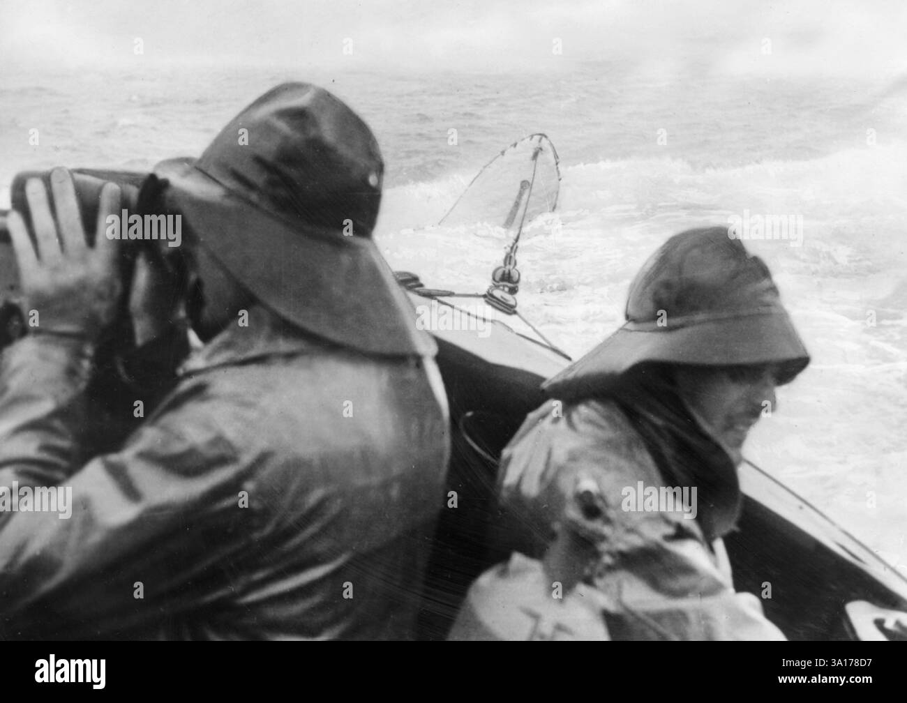 Bridge watch of a submarine in heavy seas. Photo: Father [automated ...