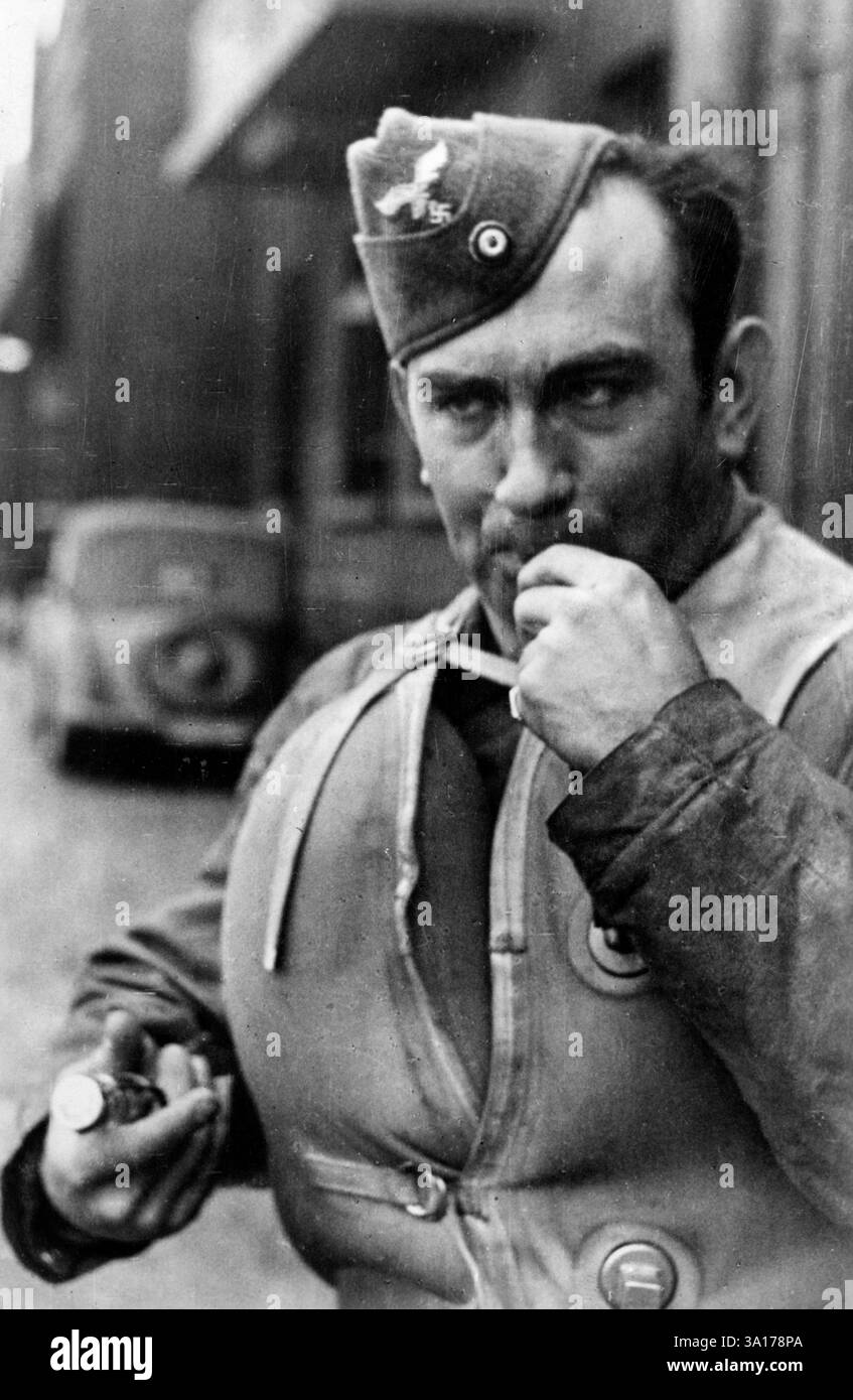 Luftwaffe bomber crew hi-res stock photography and images - Alamy