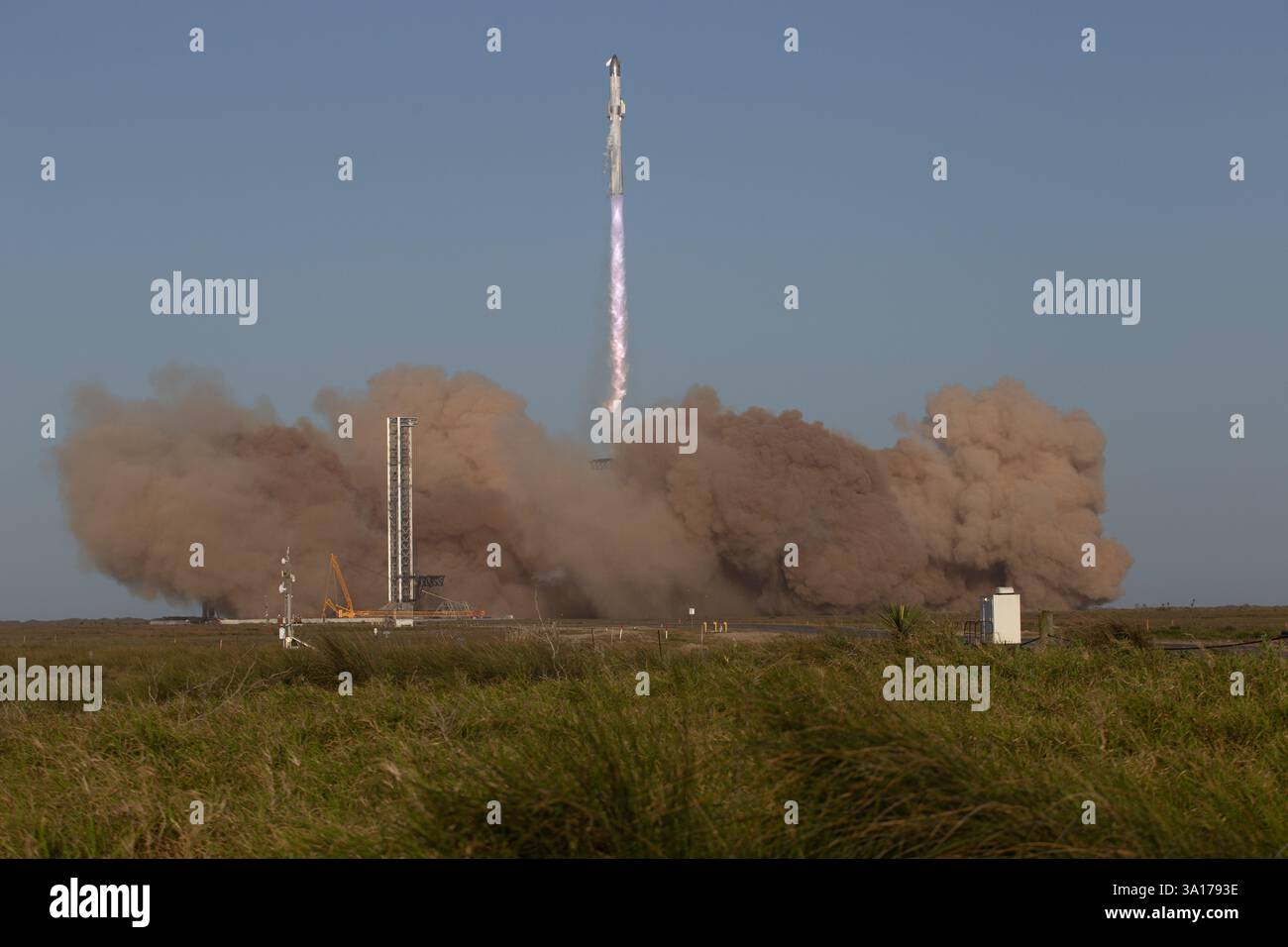 Boca Chica, USA. 06th Mar, 2025. On a clear late afternoon SpaceX ...