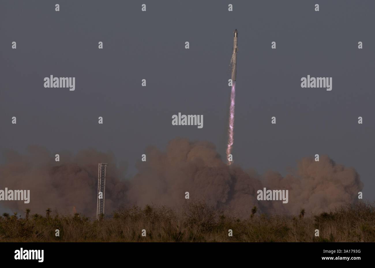 Boca Chica, USA. 06th Mar, 2025. On a clear late afternoon SpaceX ...