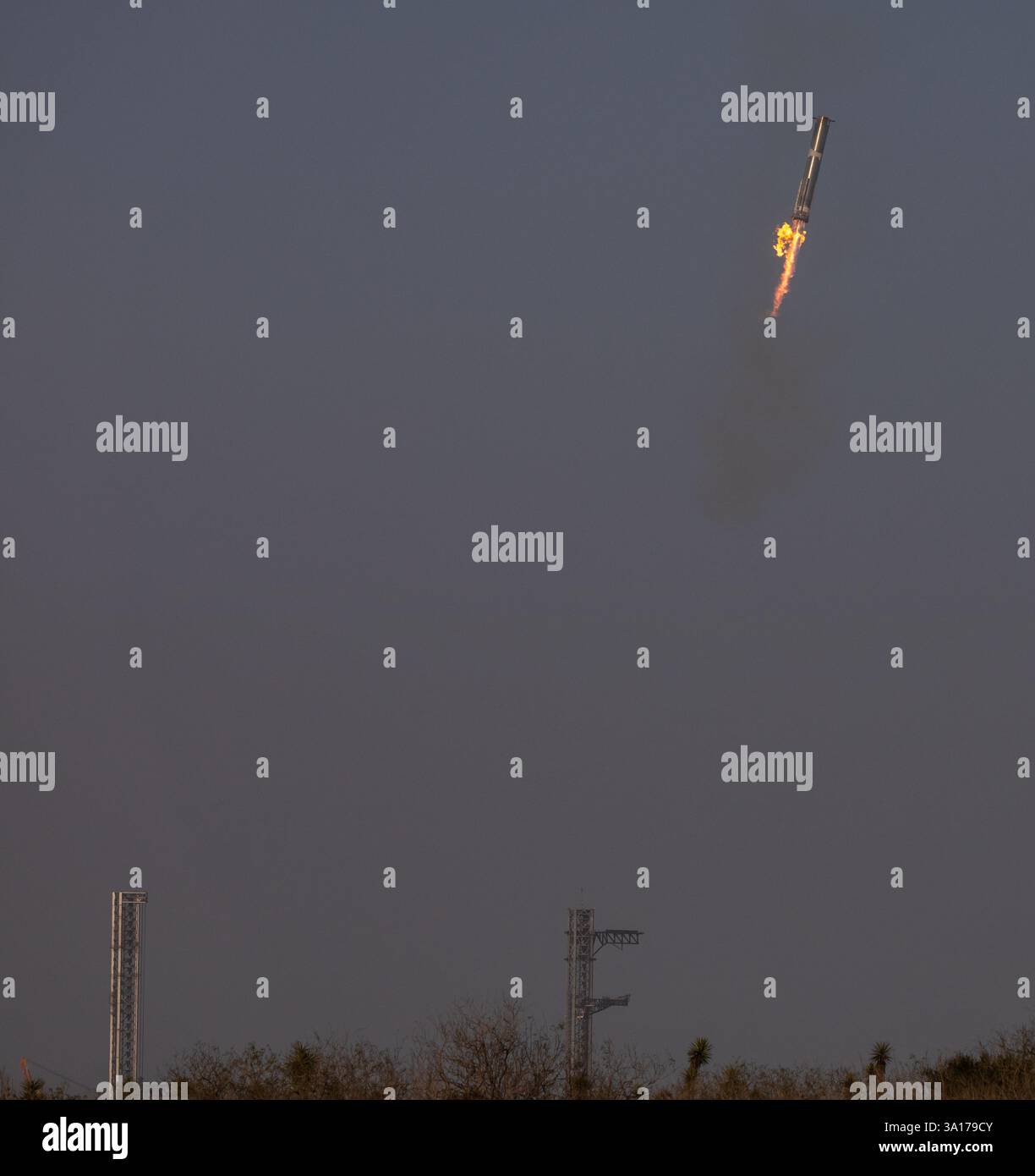 Boca Chica, USA. 06th Mar, 2025. On a clear late afternoon SpaceX ...