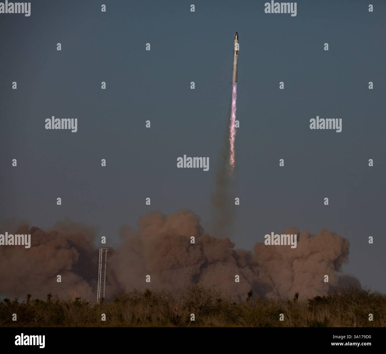 Boca Chica, USA. 06th Mar, 2025. On a clear late afternoon SpaceX ...