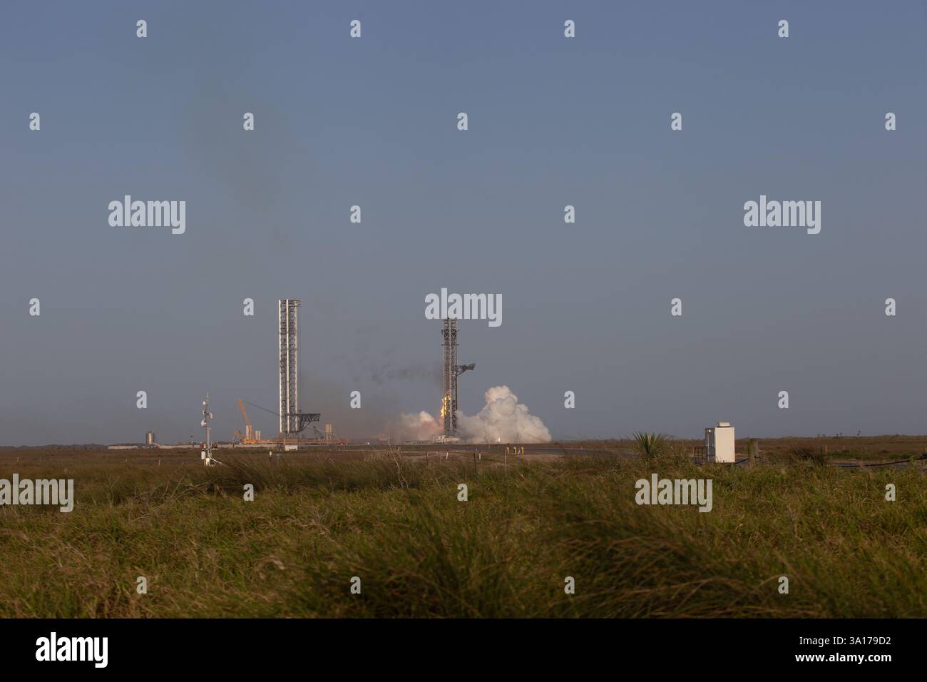 Boca Chica, USA. 06th Mar, 2025. On a clear late afternoon SpaceX ...