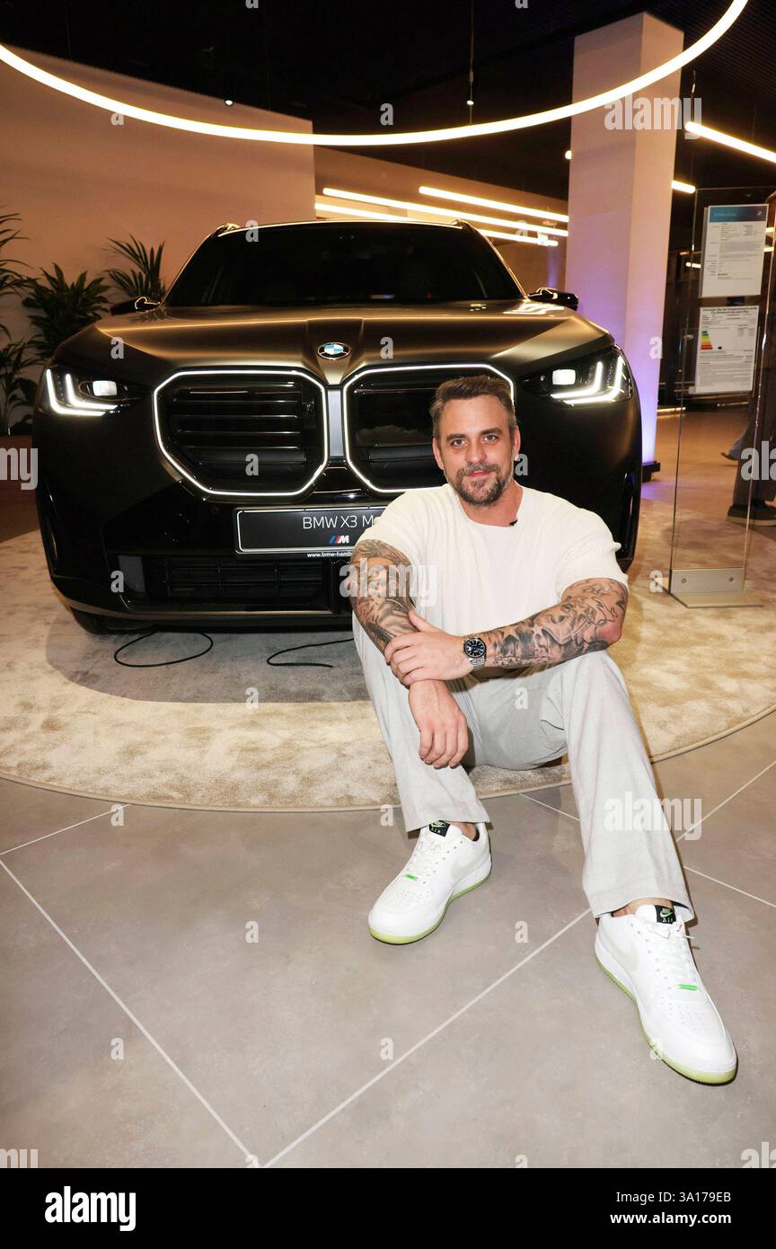 Marc Barthel bei der Opening Party des neuen BMW Showrooms am Offakamp ...
