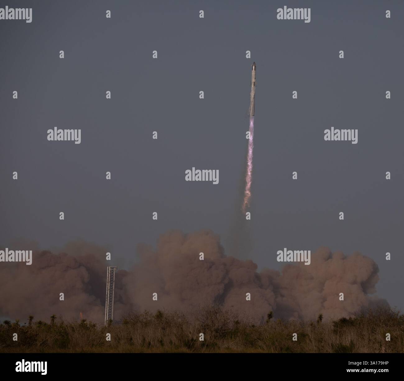 Boca Chica, USA. 06th Mar, 2025. On a clear late afternoon SpaceX ...