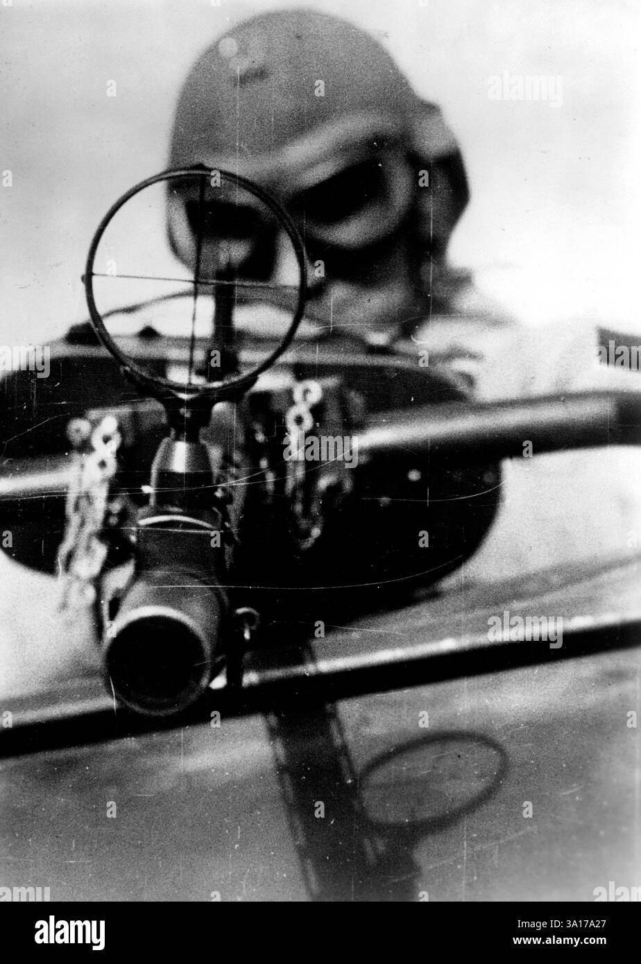 Gunner at the machine gun of a German airplane. Photo: Schödl ...