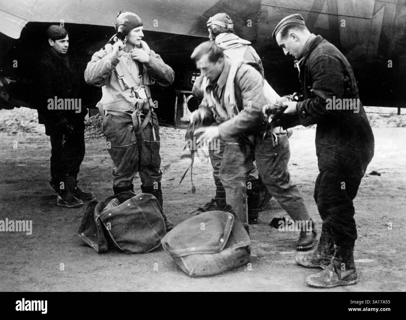 Luftwaffe bomber crew hi-res stock photography and images - Alamy