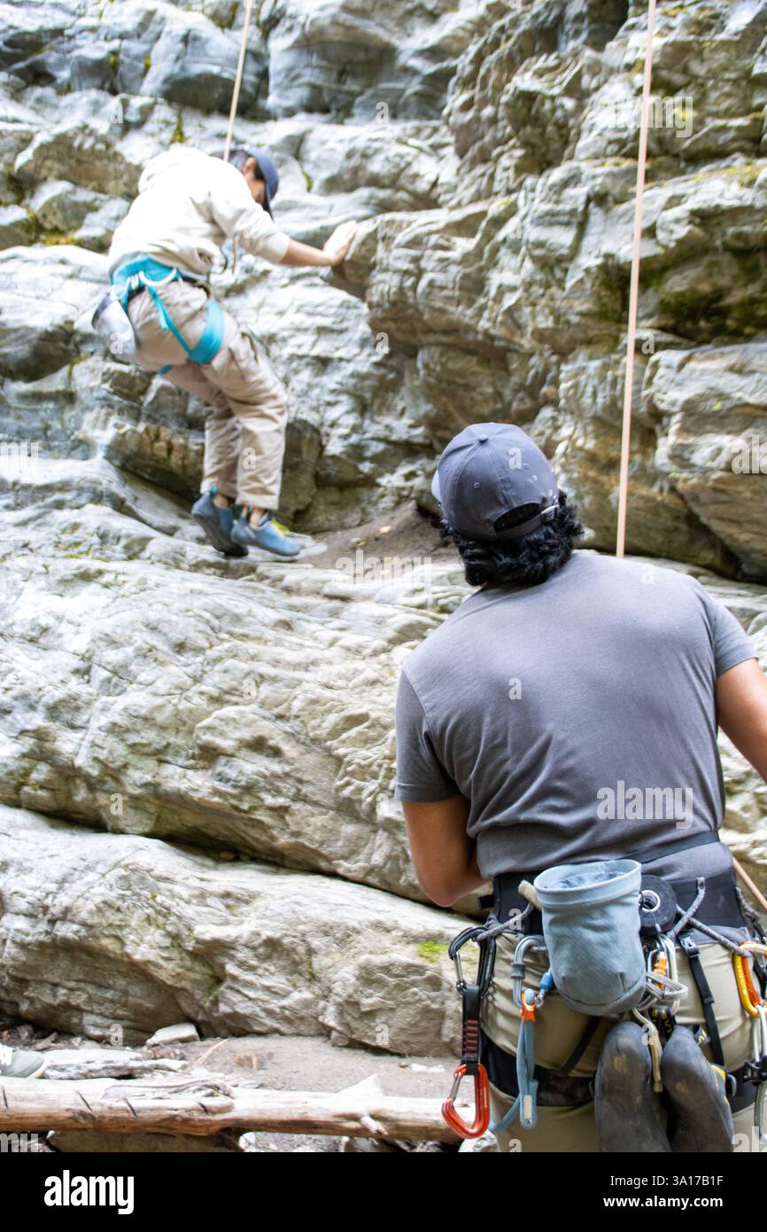 Cliff exploration team hi-res stock photography and images - Alamy