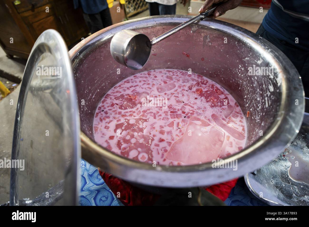 Vendor selling Sarbat e Mohabbat during Muslim holy month of Ramadan in ...