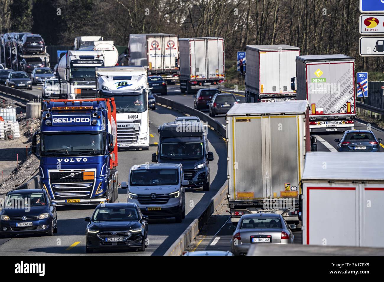 Heavy traffic on the A2 motorway, east of the Oberhausen motorway ...