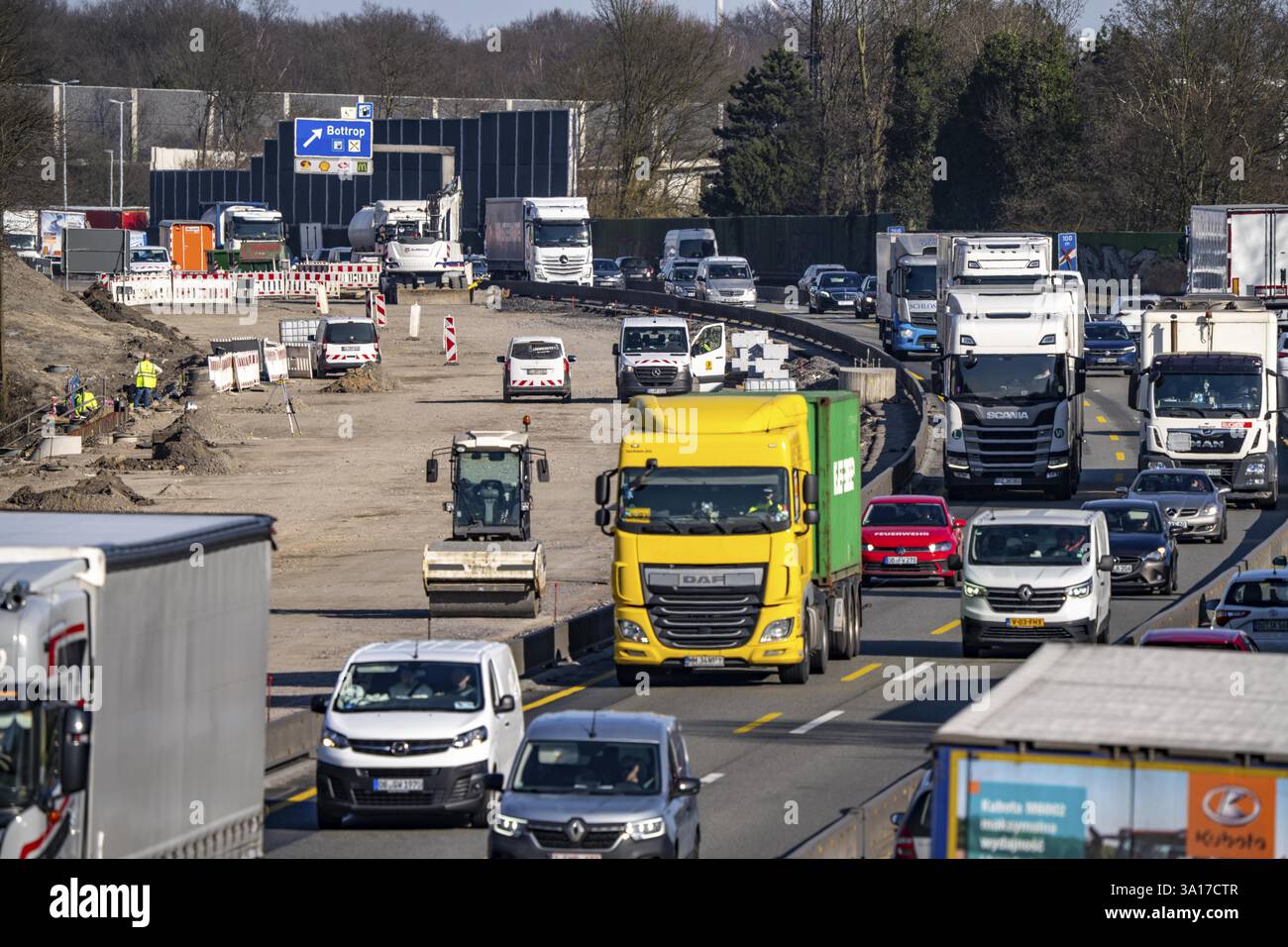 Heavy traffic on the A2 motorway, east of the Oberhausen motorway ...