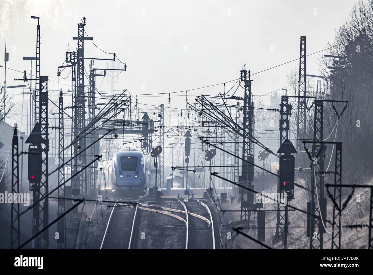 Overhead railroad signals hi-res stock photography and images - Alamy