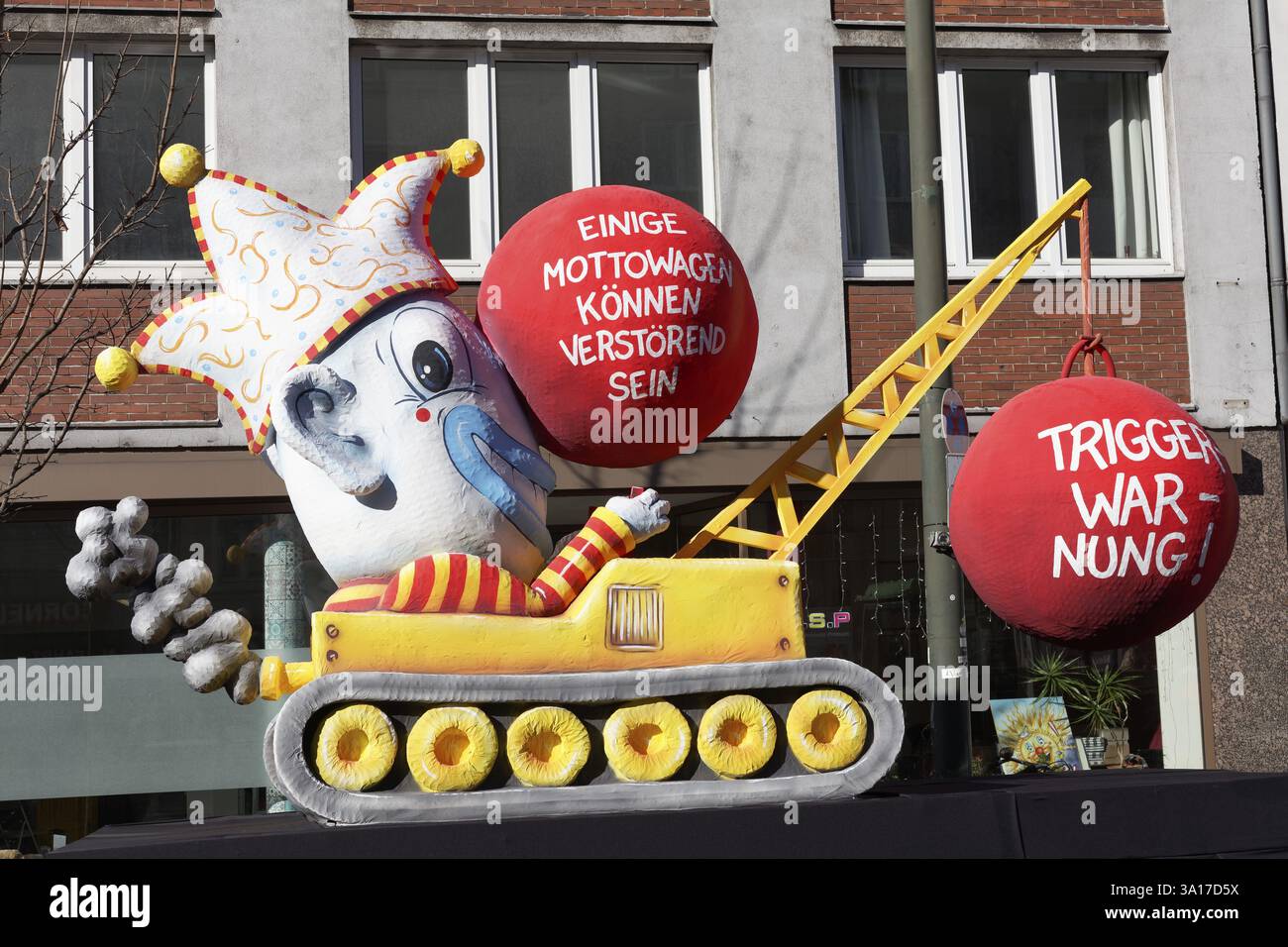 Mottowagen Trigger warning by Jacques Tilly, Some floats could be ...