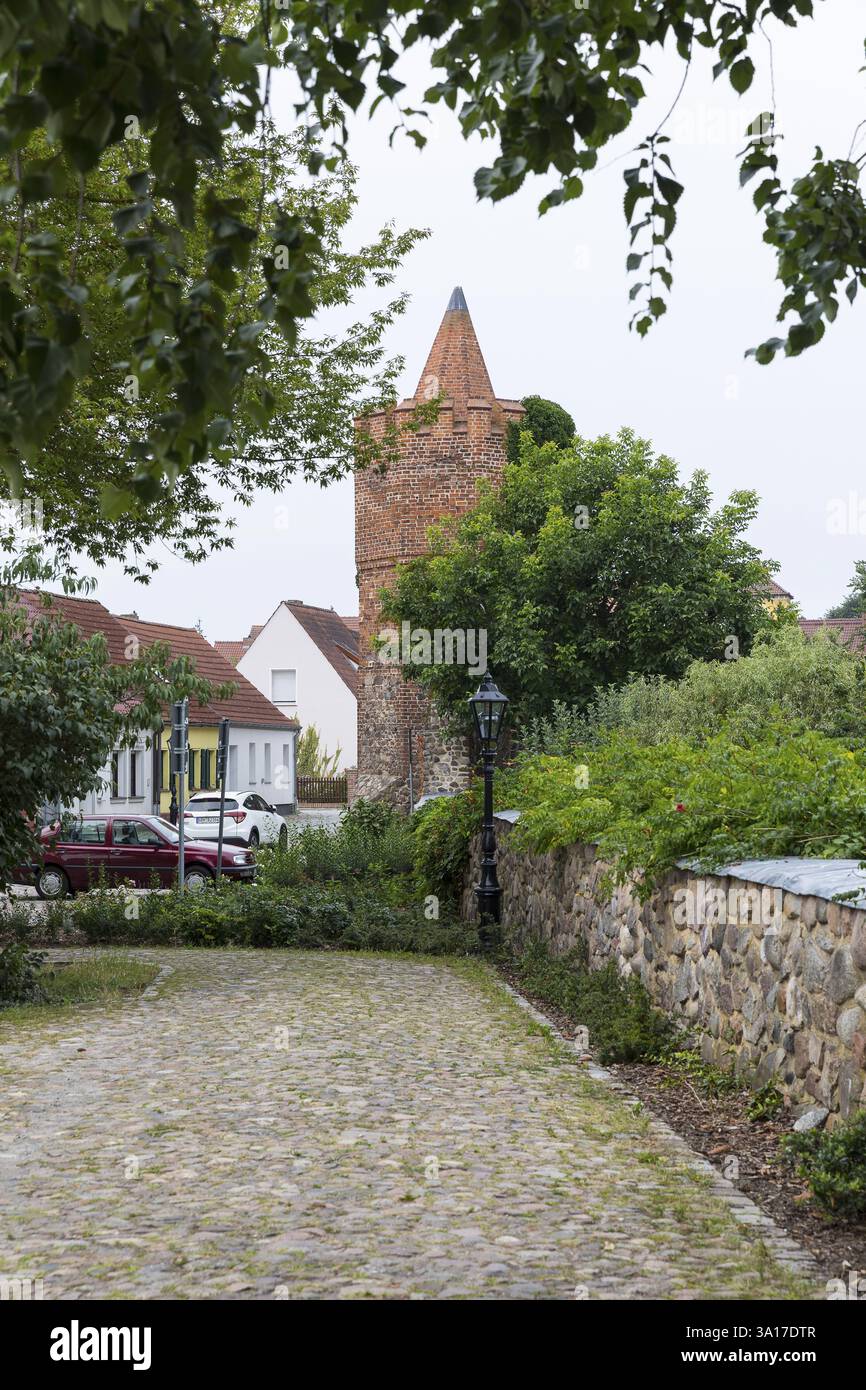 Fort tower part defensive hi-res stock photography and images - Alamy