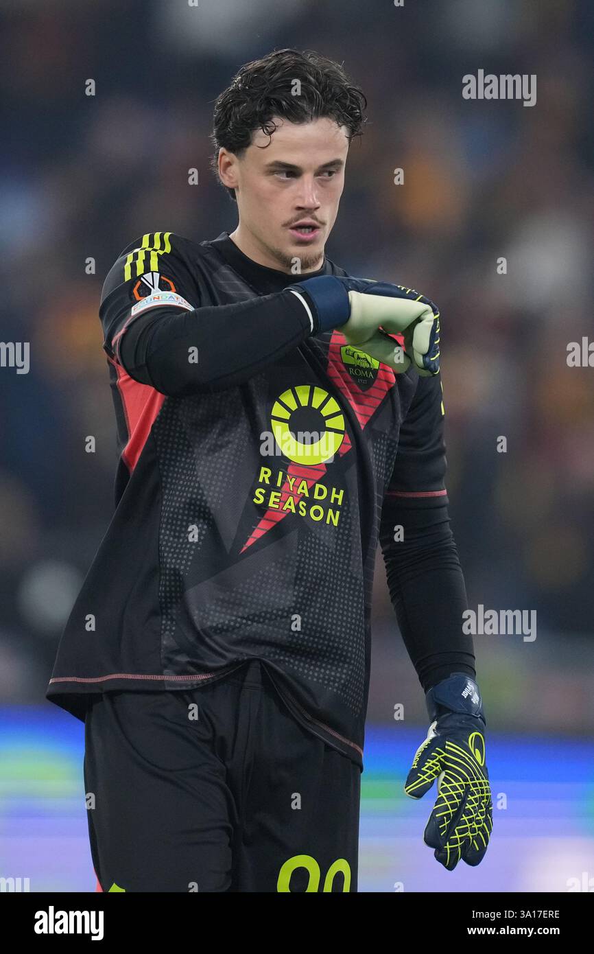 Roma, Italia. 06th Mar, 2025. Roma's goalkeeper Mile Svilar during the ...