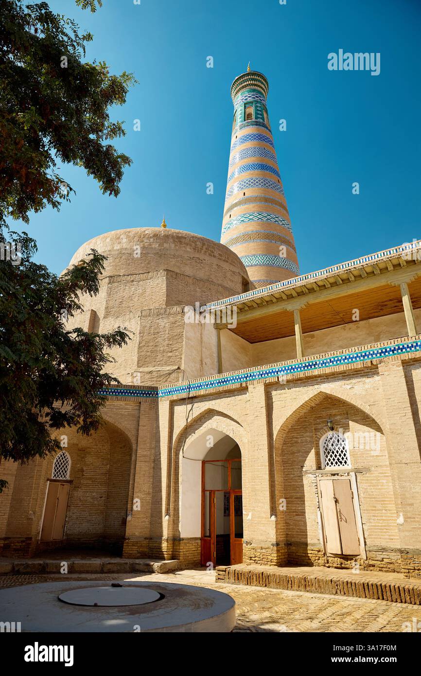 Facade with traditional uzbekistan ornament of old madrasah onthe ...