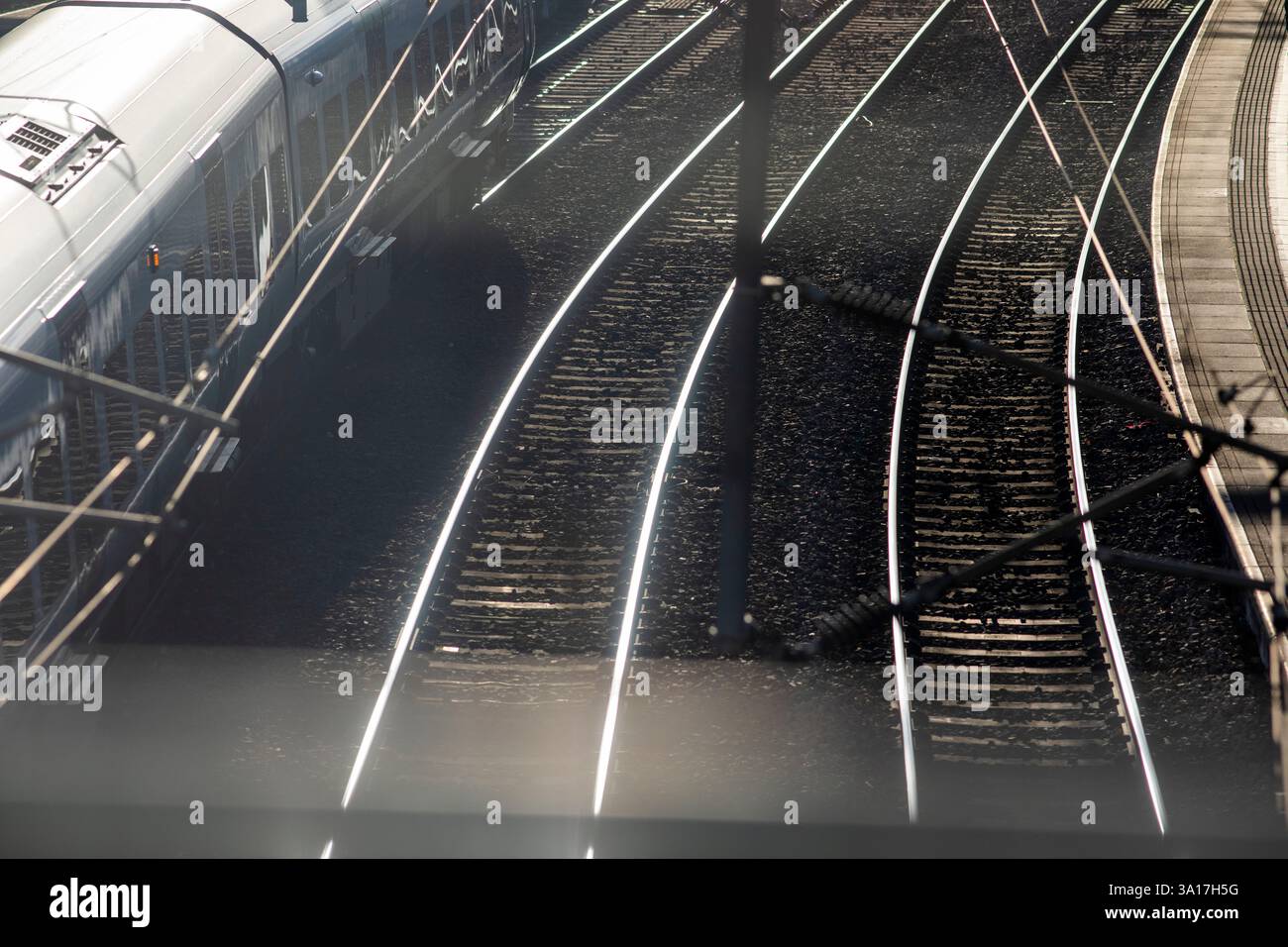 Leeds railway station (also known as Leeds City railway station) is the ...