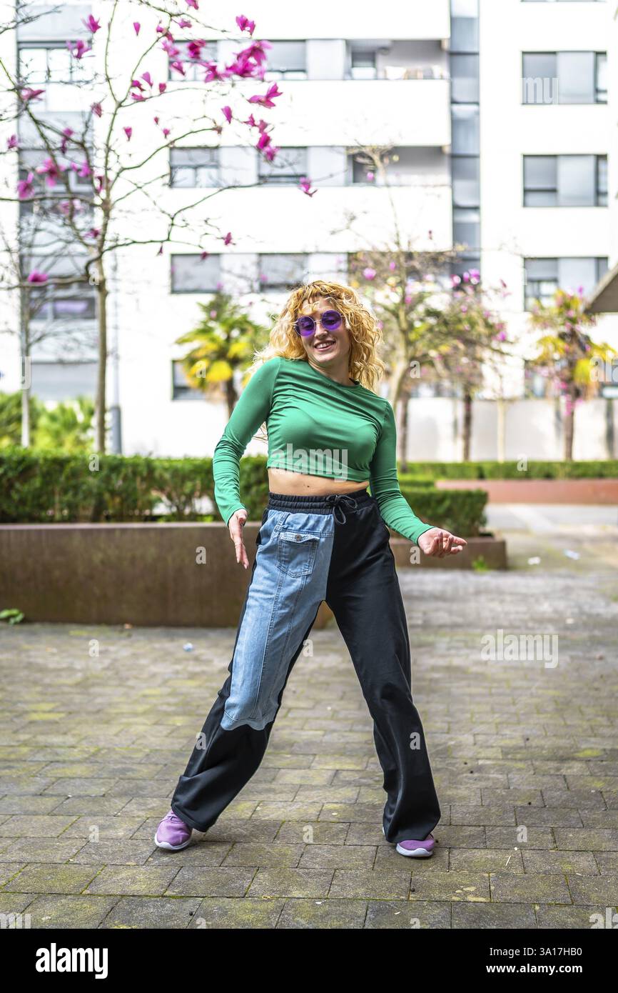 Free style dances hi-res stock photography and images - Alamy