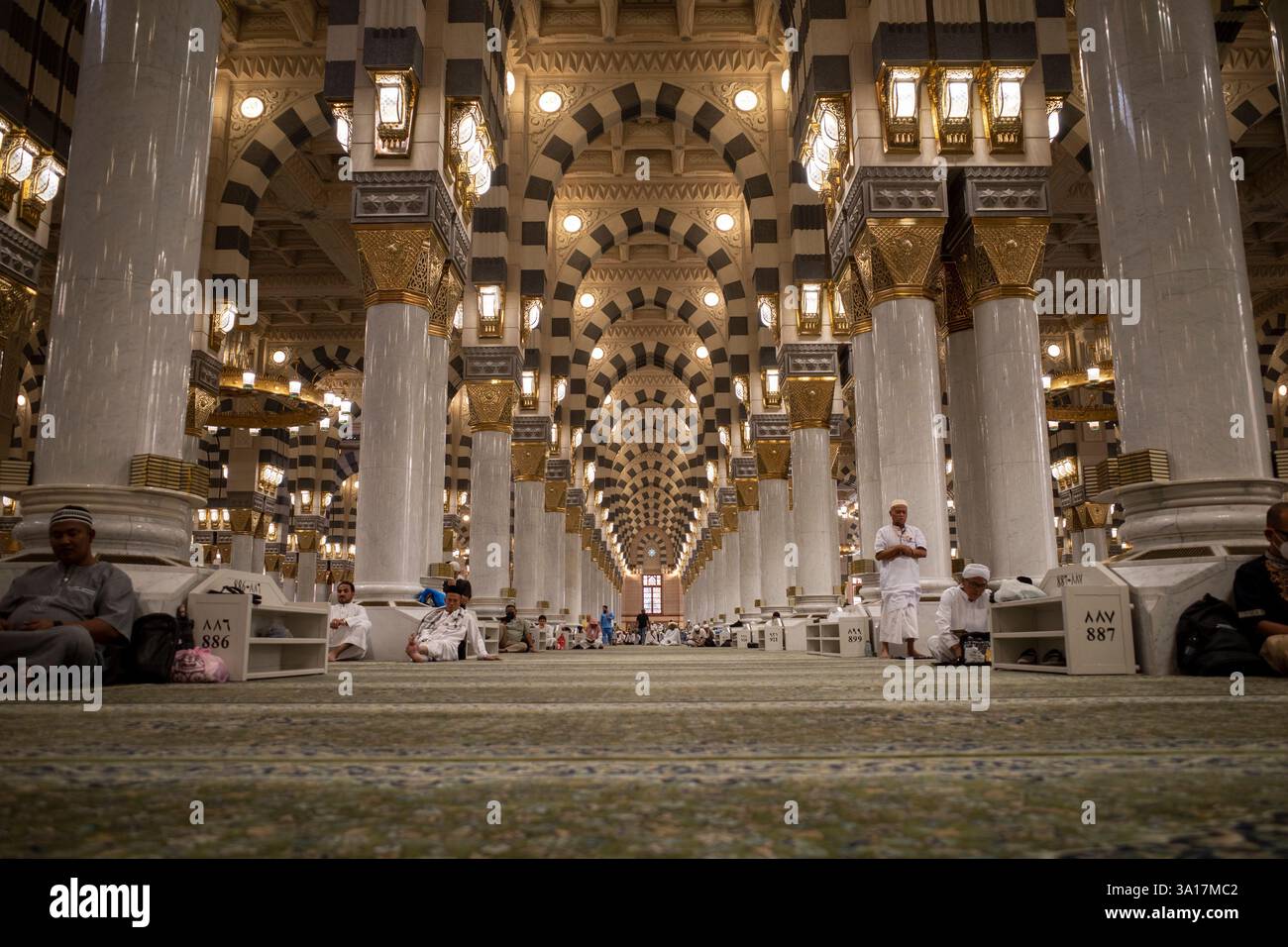 Al masjid an nabawi interior hi-res stock photography and images - Alamy