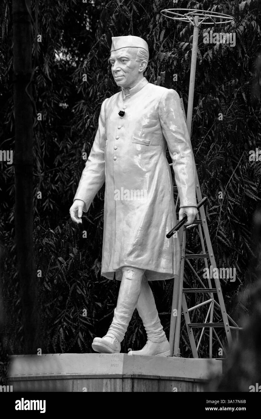 Black and white photo of statue of late Jawaharlal Nehru in Barshi ...