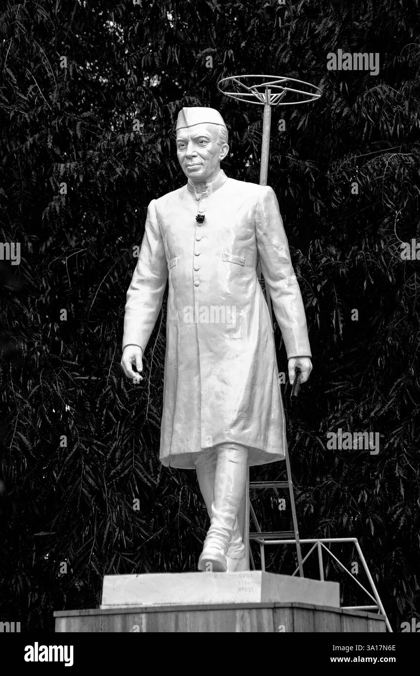 Black and white photo of statue of late Jawaharlal Nehru in Barshi ...