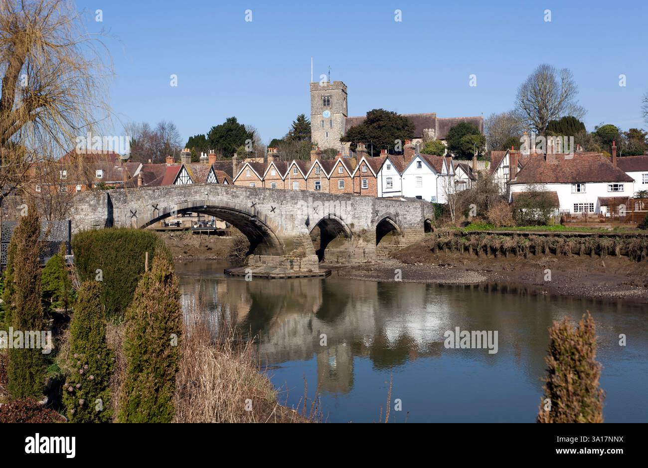 The Medieval Bridge across the River Medway at Ayelsford, Kent Stock ...