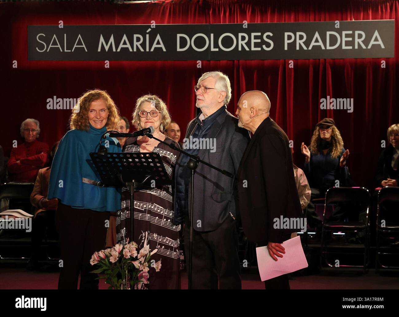 María Dolores Pradera's children, Helena Fernán Gómez (2l) and Fernando ...