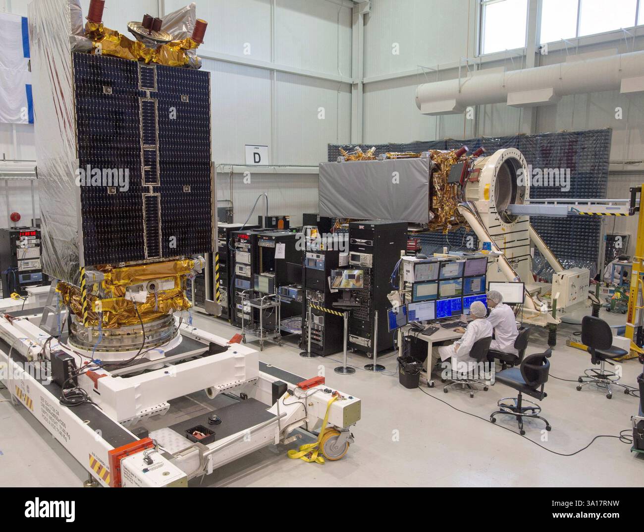 Montreal, Canada. 21st June, 2018. Technicians put the final touches on ...