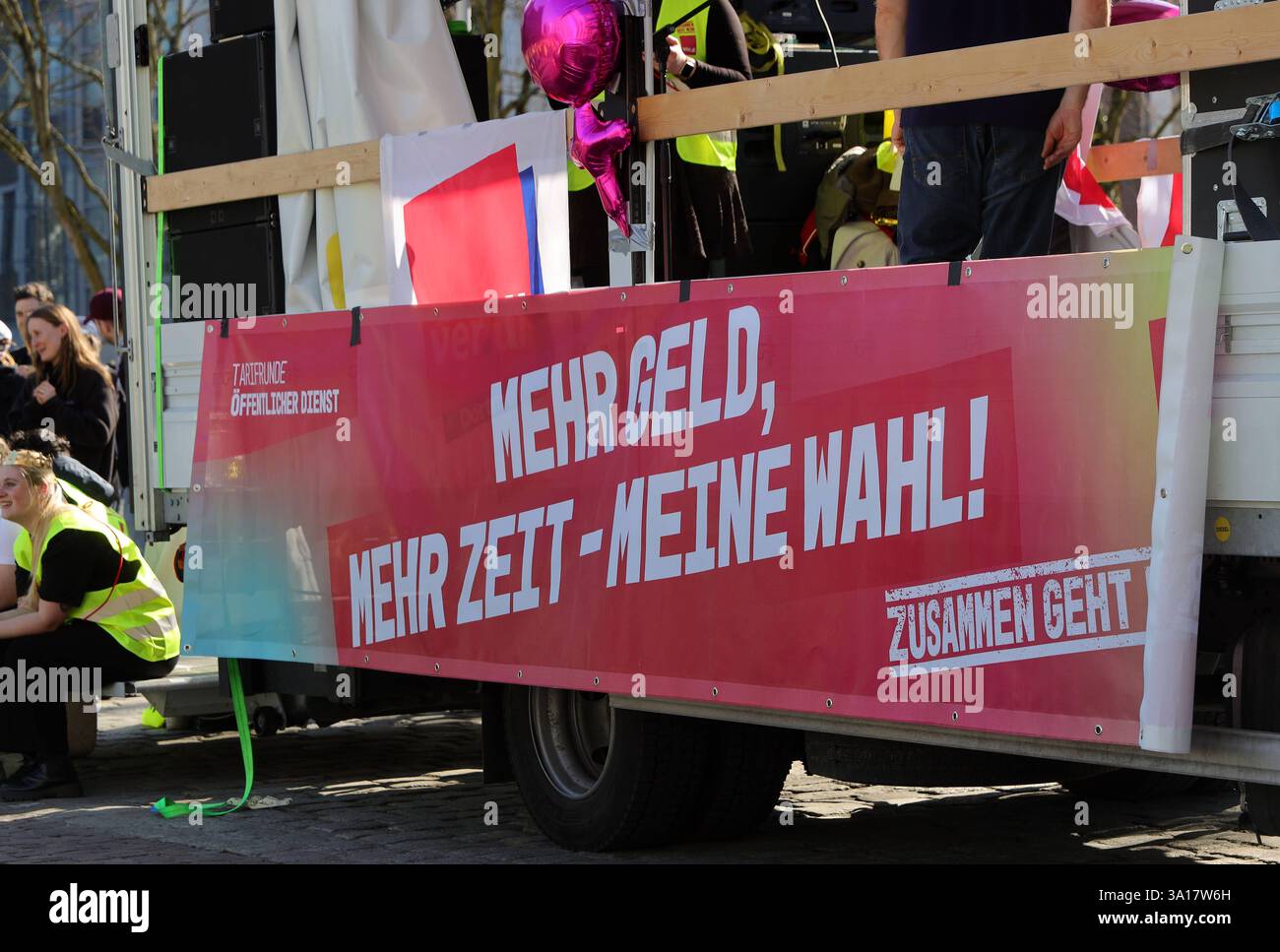 07.03.2025, Deutschland, NRW, Gewerkschaften, Warnstreiks, Tarifrunde ...