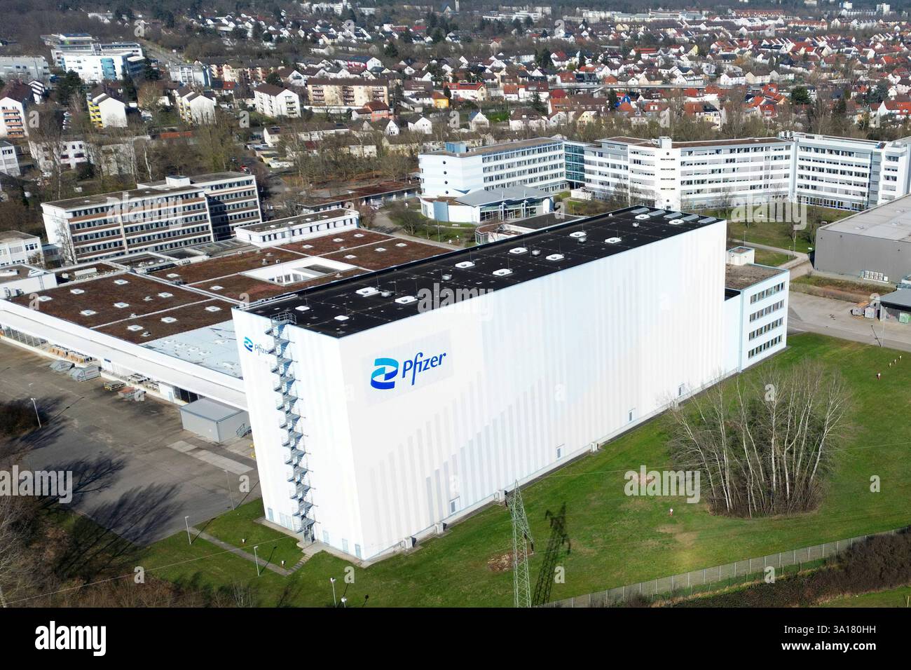 07.03.2025 xsvx, Wirtschaft,Pfizer Firmensitz, emwirt v.l. Pfizer in ...