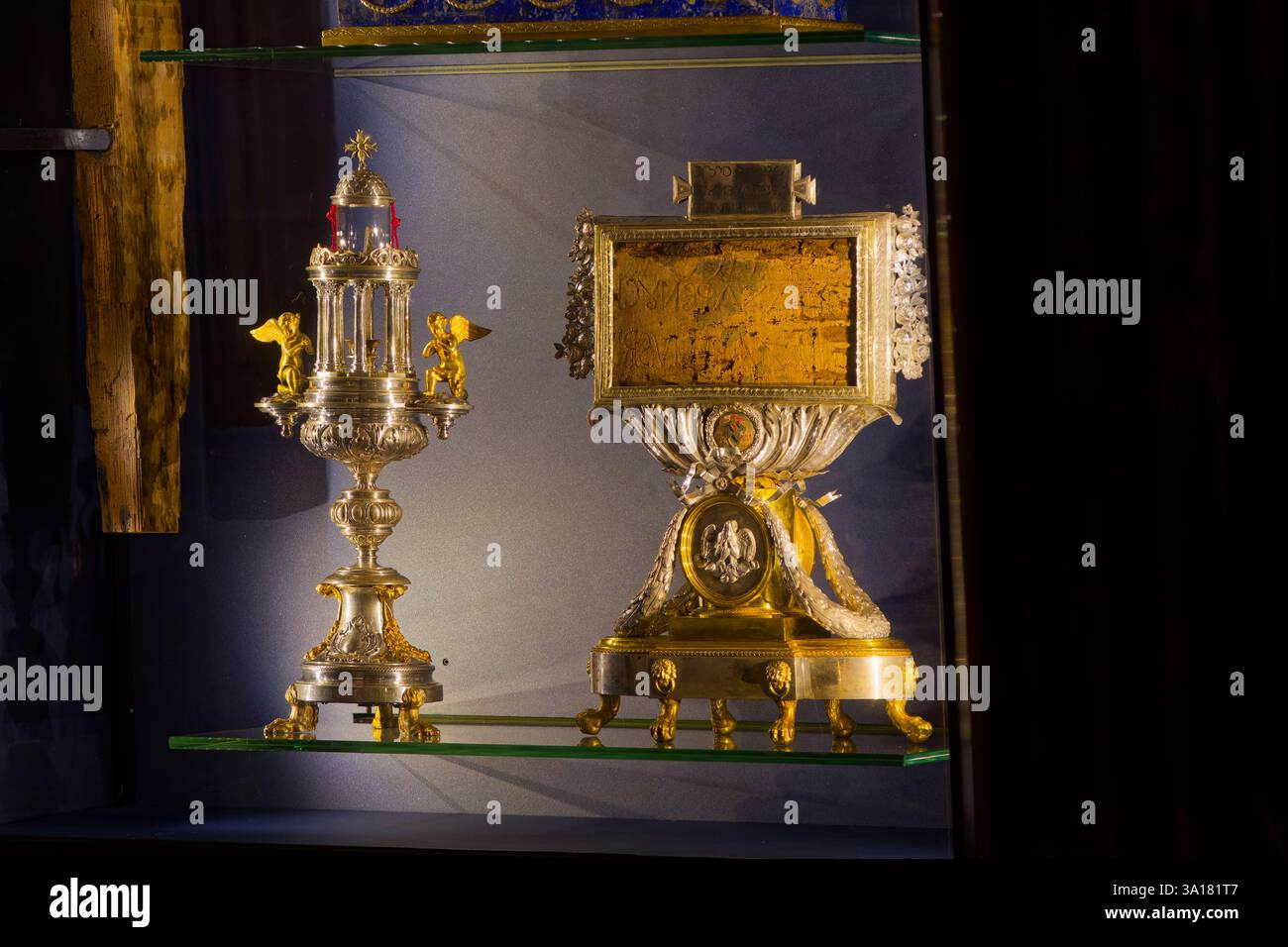 Title christ on cross hi-res stock photography and images - Alamy