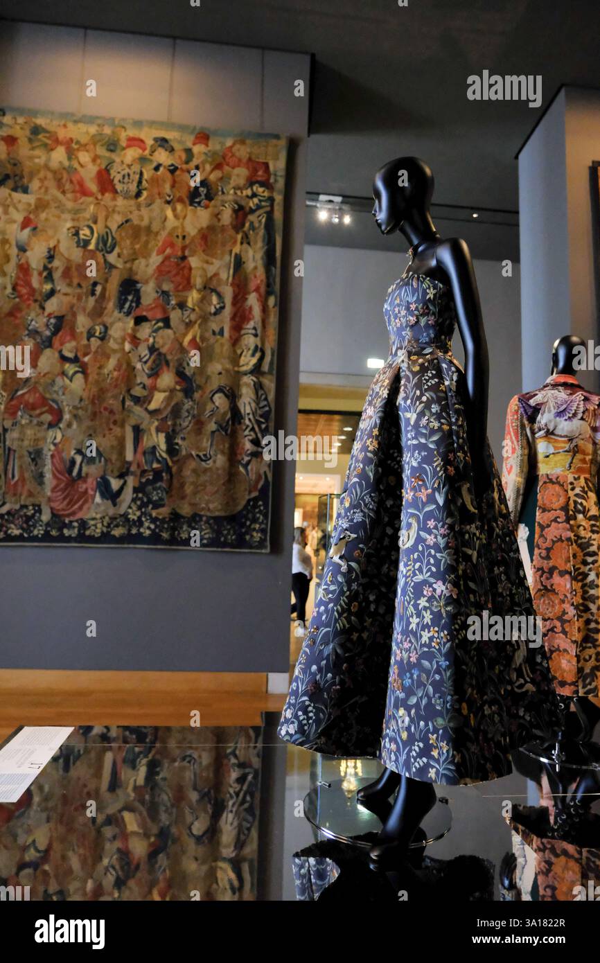 Exhibition "Louvre Couture, Art and fashion, statement pieces" at the ...