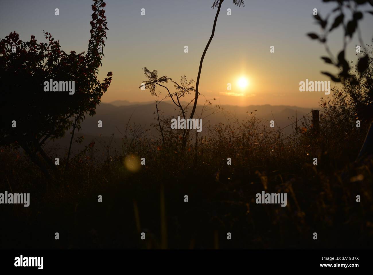 Before golden hour hi-res stock photography and images - Alamy