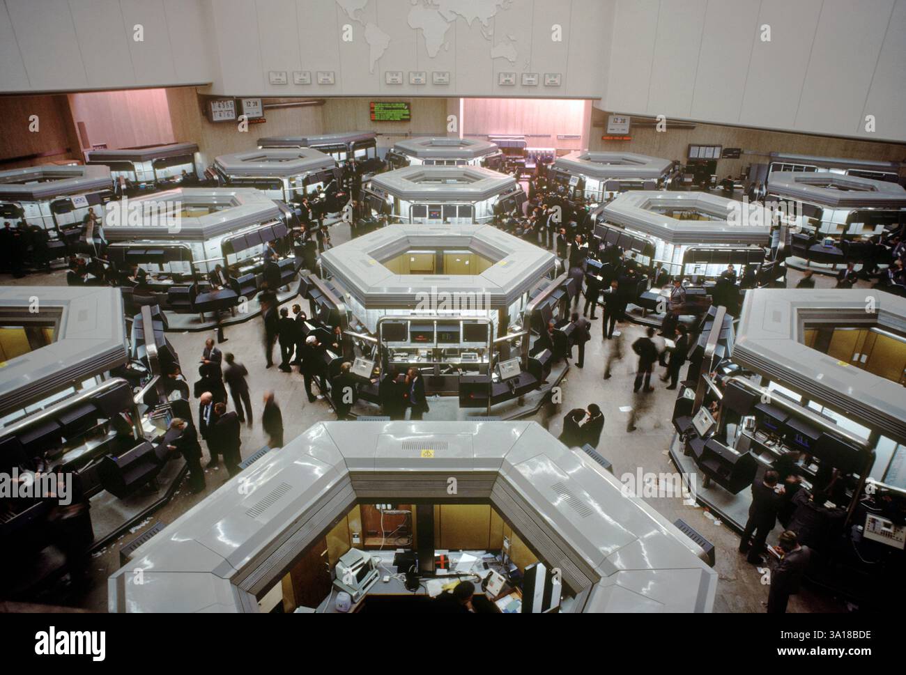 London stock market 1992 hi-res stock photography and images - Alamy