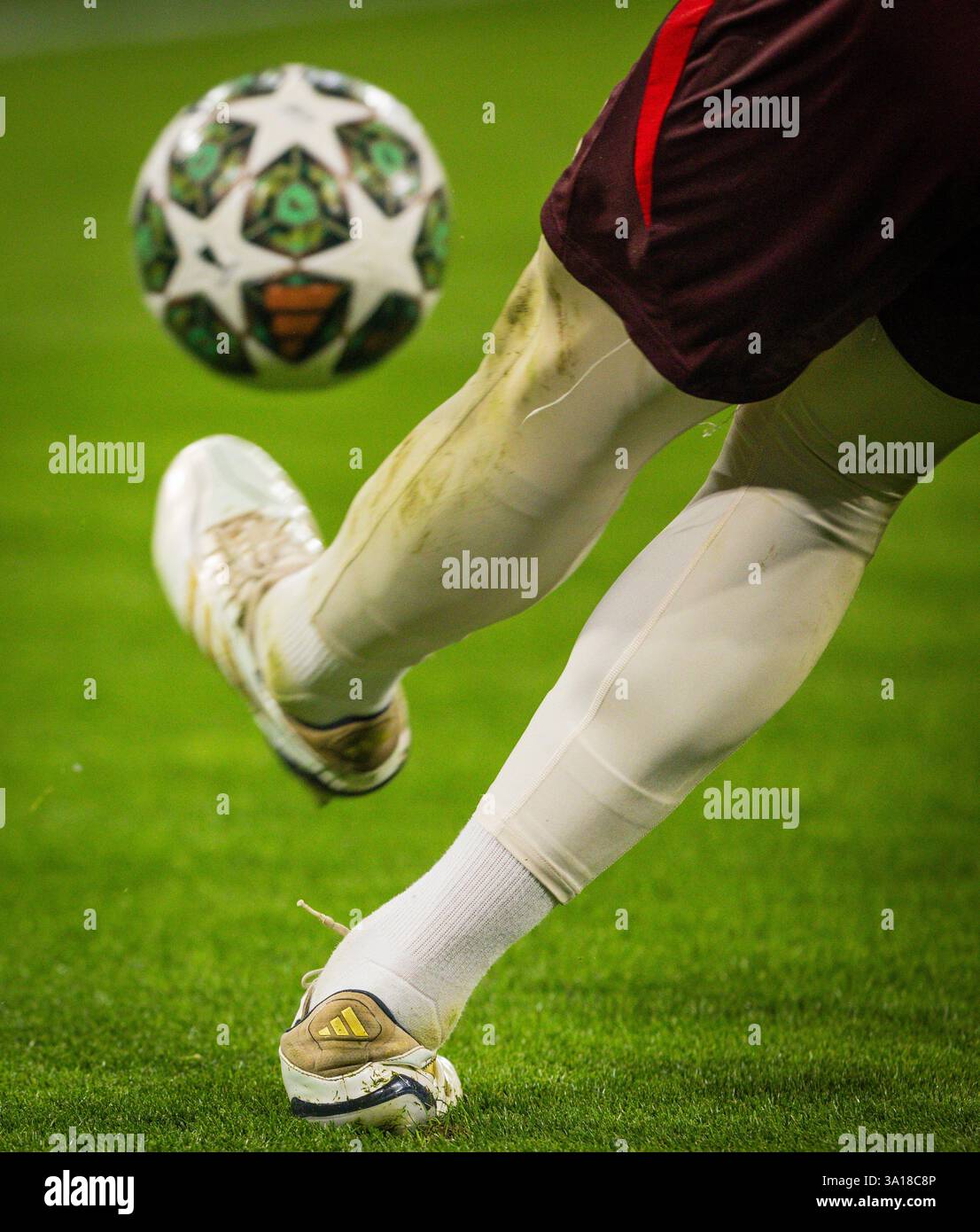 Munich, Germany. 05th Mar 2025. Schuhe von Manuel Neuer (FCB) und der ...