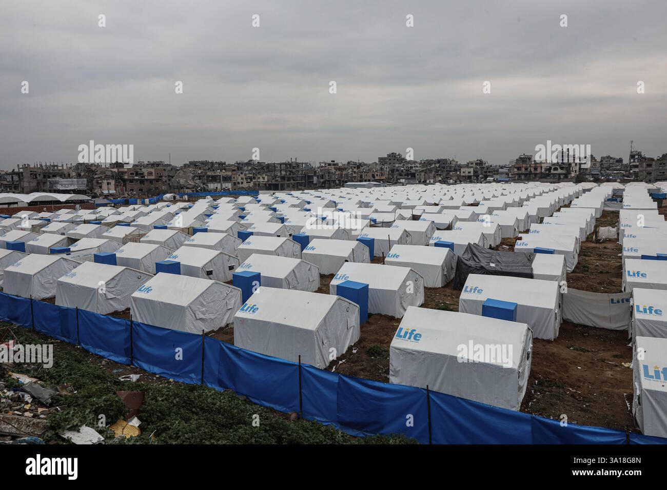 Newly erected tents are spread in Al-Zeitoun neighbourhood in Gaza City ...
