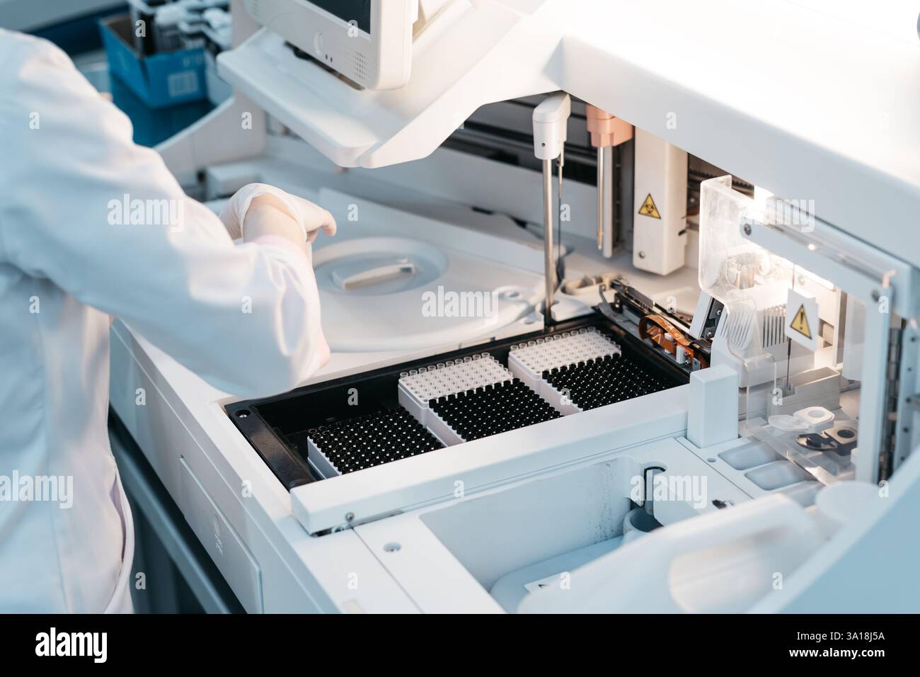 Research facility expert using hi-res stock photography and images - Alamy