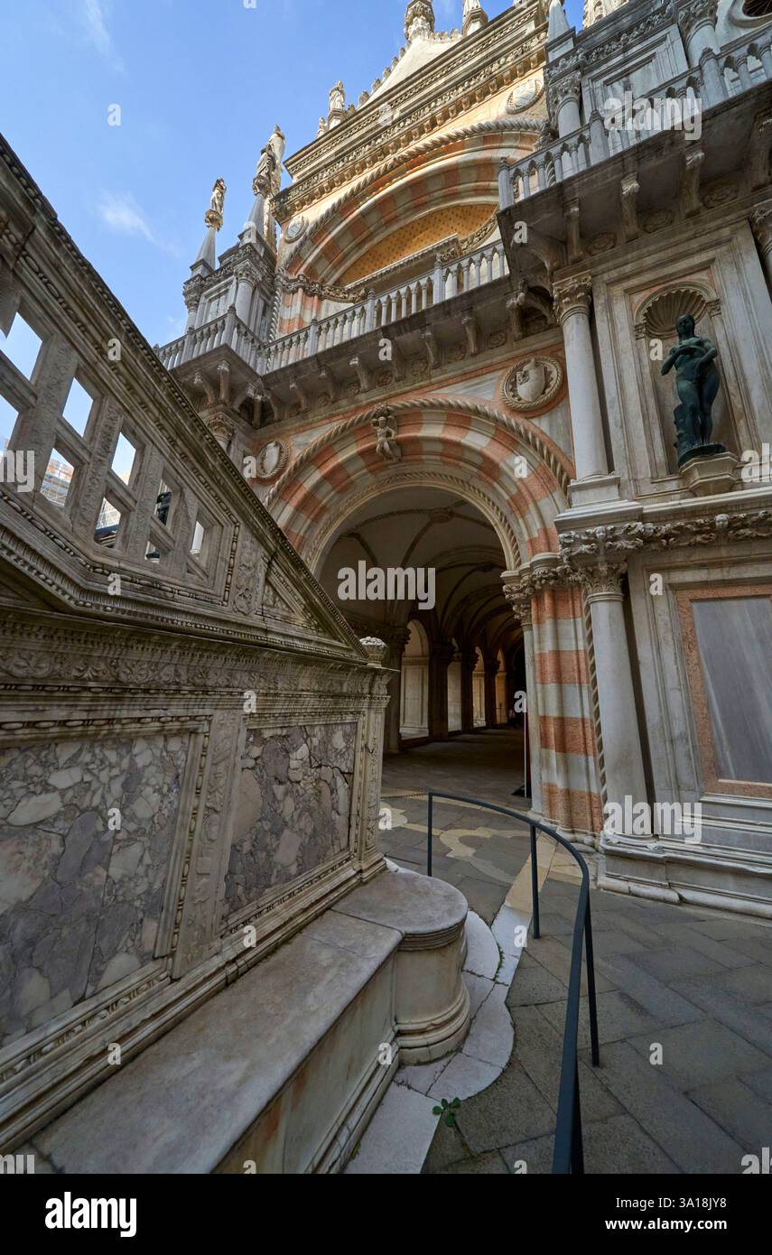 Courtyard of the doge palace hi-res stock photography and images - Alamy