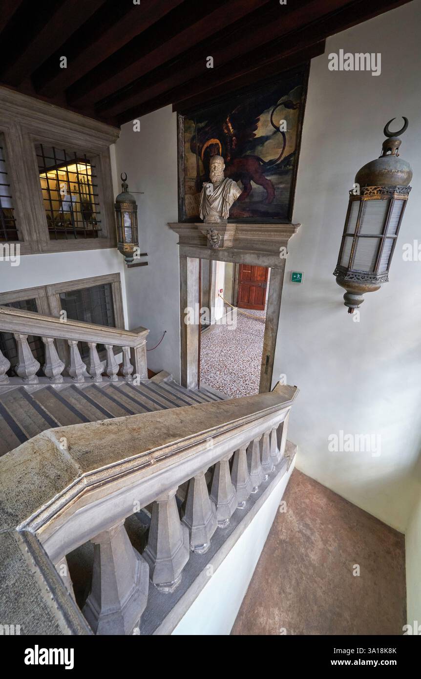 Detail on doges palace hi-res stock photography and images - Alamy