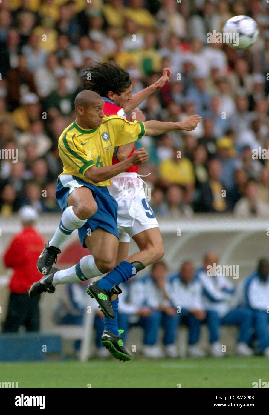 Roberto carlos brazil 1998 hi-res stock photography and images - Alamy