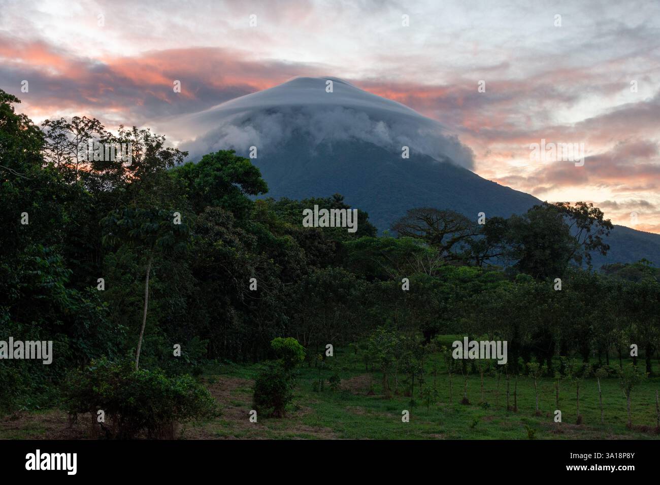 Arenal volcano cloud cap arenal hi-res stock photography and images - Alamy