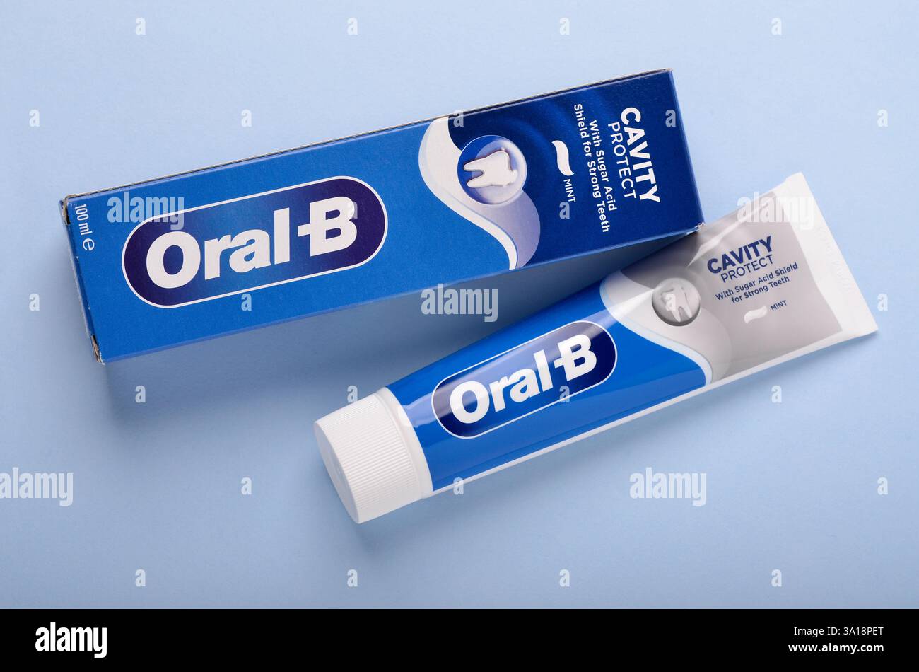 Tube and box packaging Oral B Cavity Protect Toothpaste top view on ...
