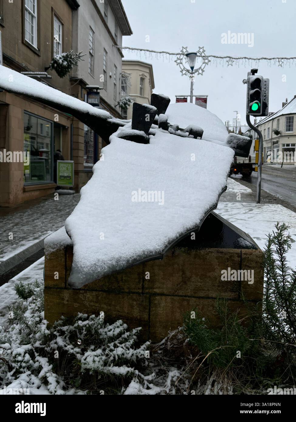 Snowing in Chard on Fore Street first winter snow on Stringfellows ...