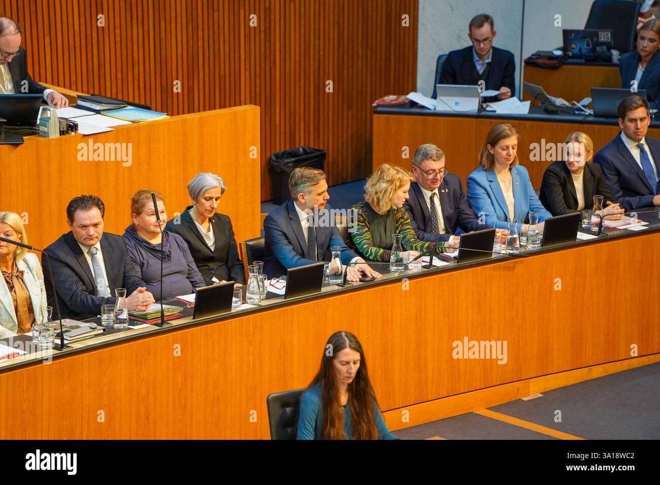 Wien, Europa, 7. März 2025, Nationalratssitzung - neue Bundesregierung Österreich stellt sich ...