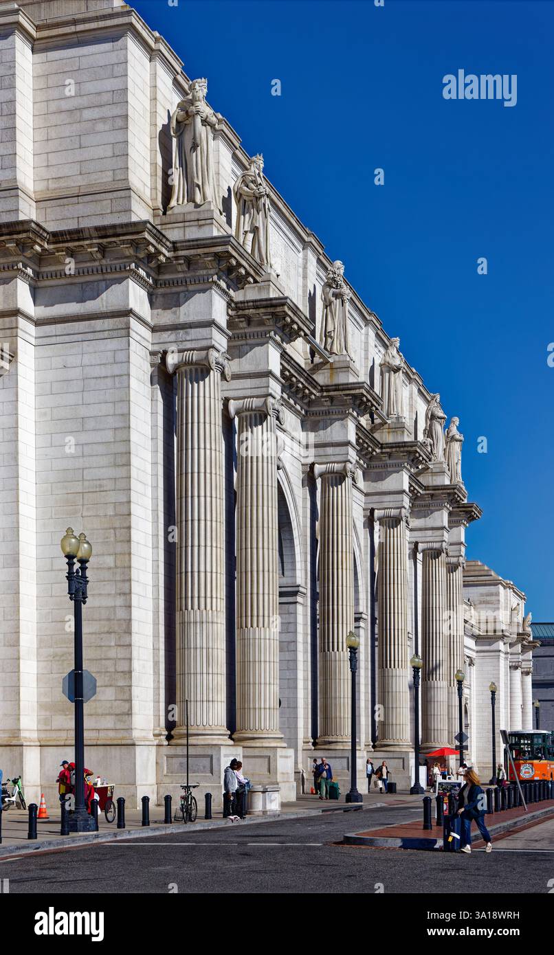 Union Station’s central pavilion is a triple arch surrounded by ionic ...
